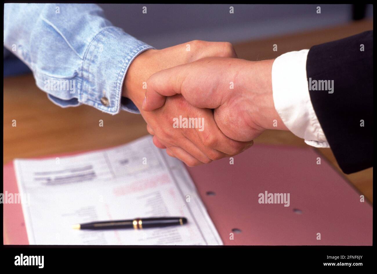 Handshake after signing the contract.n [automated translation] Stock ...