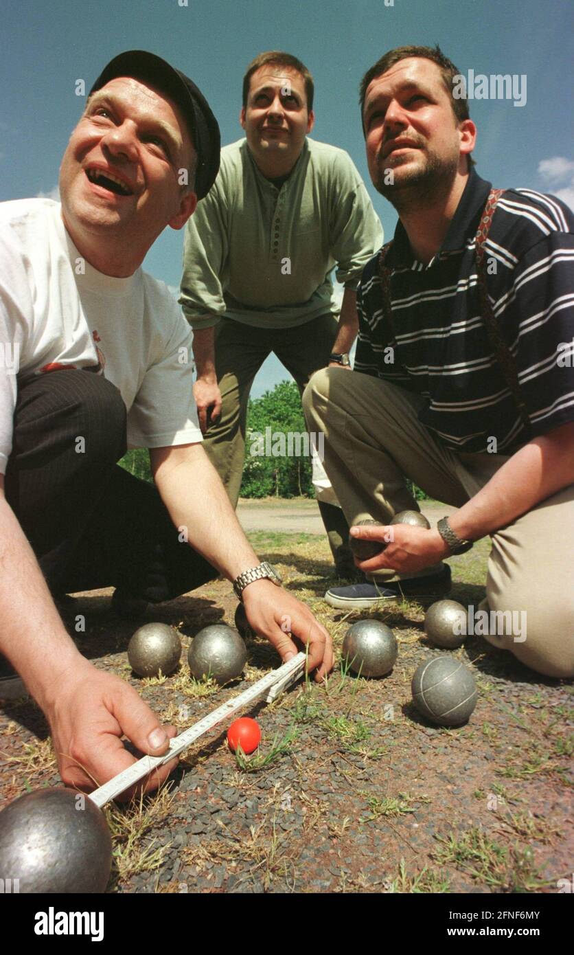 Boule players in Cologne determining the winner.n [automated ...