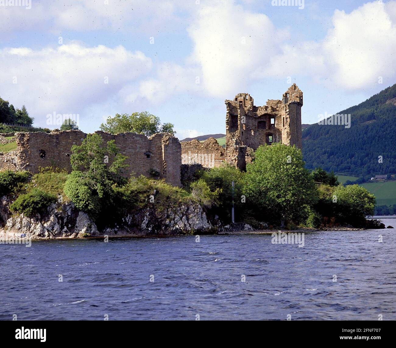 Urquhart Castle on Loch Ness. [automated translation] Stock Photo - Alamy