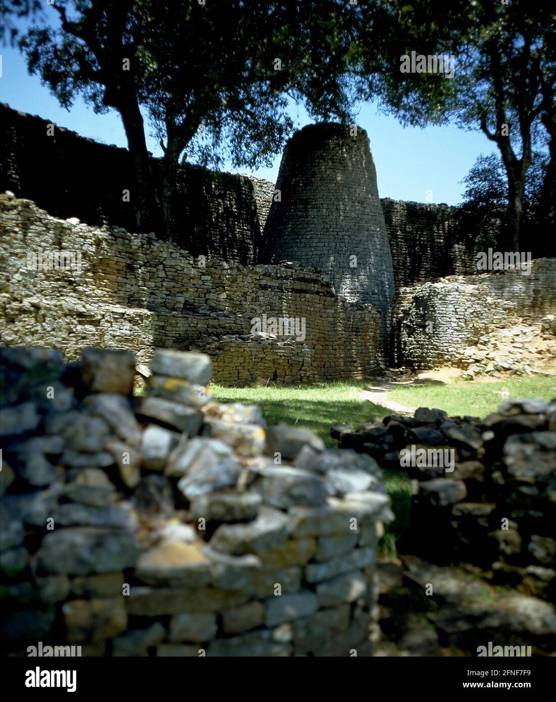 The ruins of Zimbabwe, witnesses to an advanced medieval civilization ...