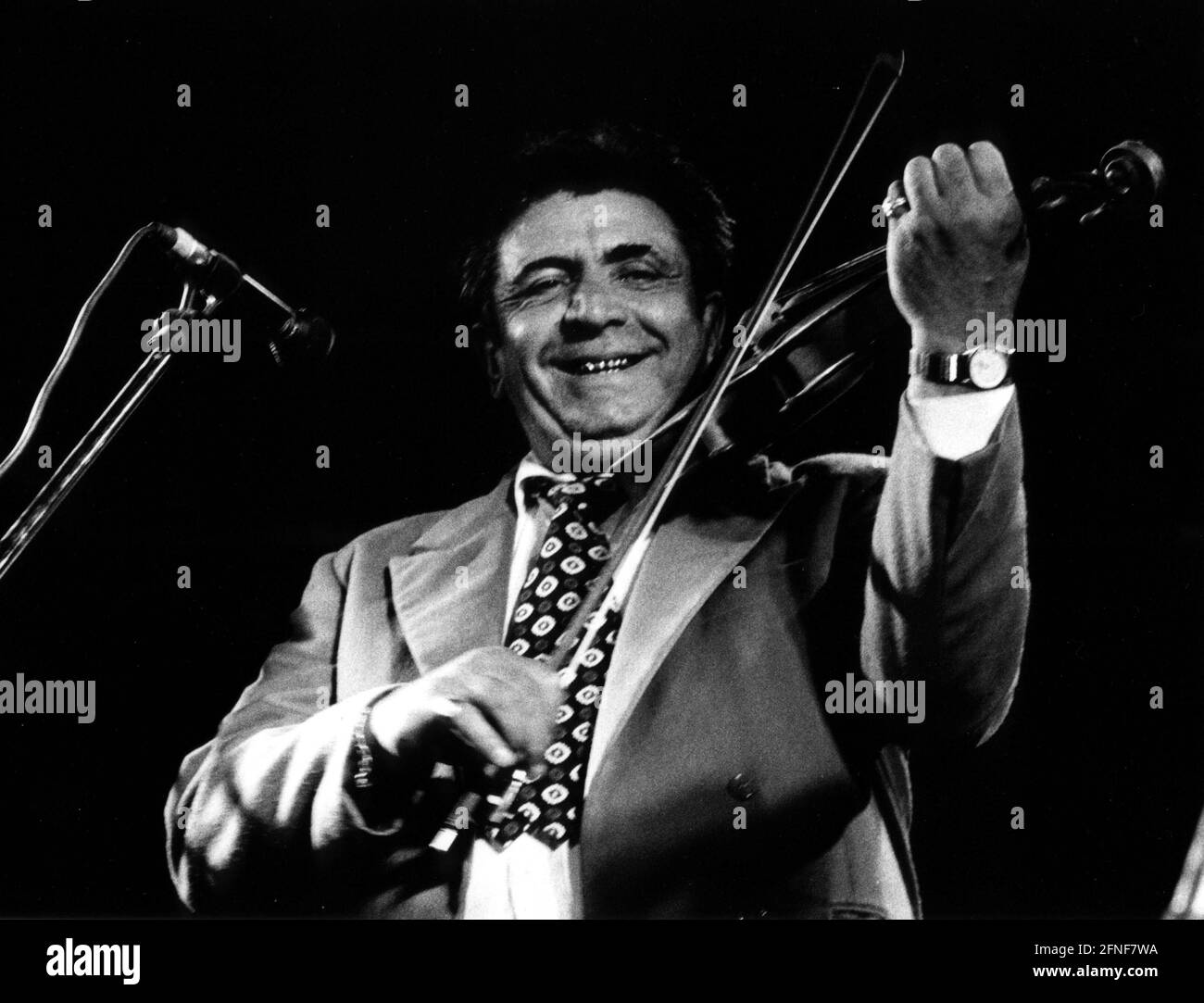 Romanian gypsy hi-res stock photography and images - Alamy