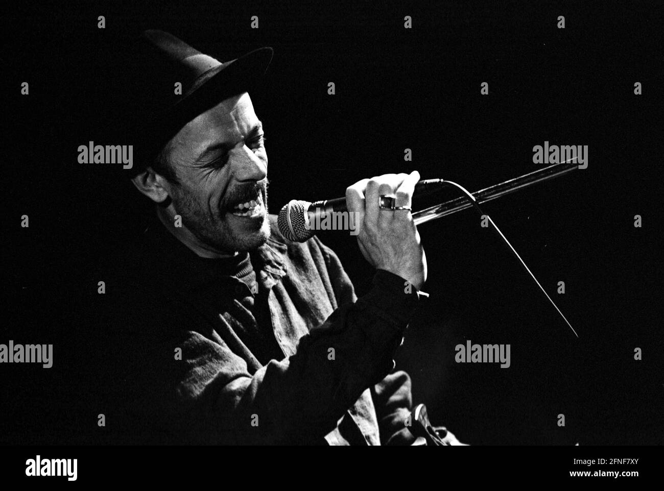 Winny Matthias, violinist and singer, during a concert in Geretsried ...