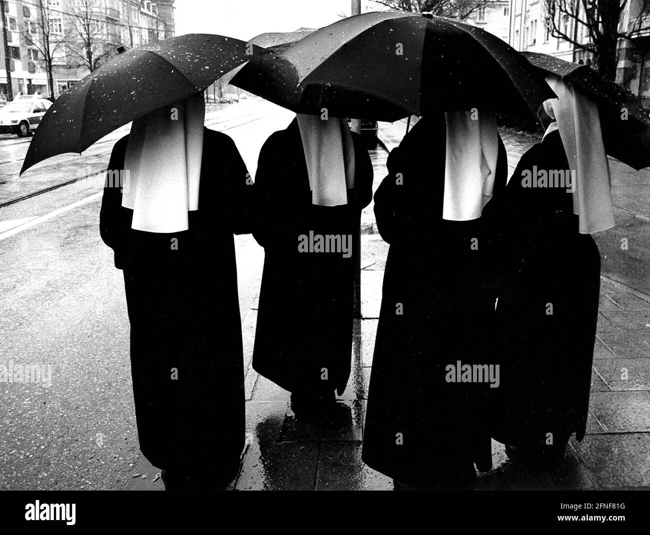 Nuns in the Munich sleet. [automated translation] Stock Photo - Alamy