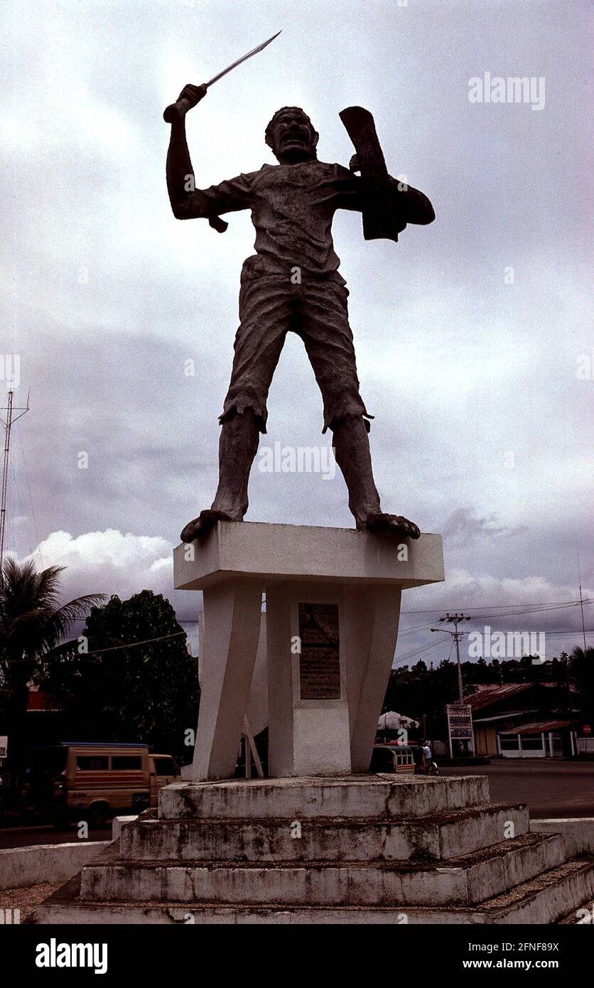 Statue of a larger-than-life fighter commemorating the War of ...