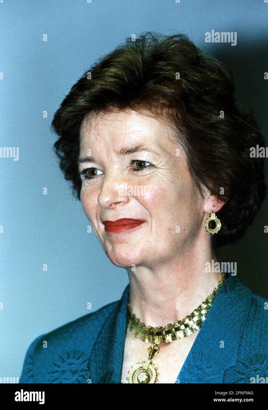 Mary robinson ireland hi-res stock photography and images - Alamy