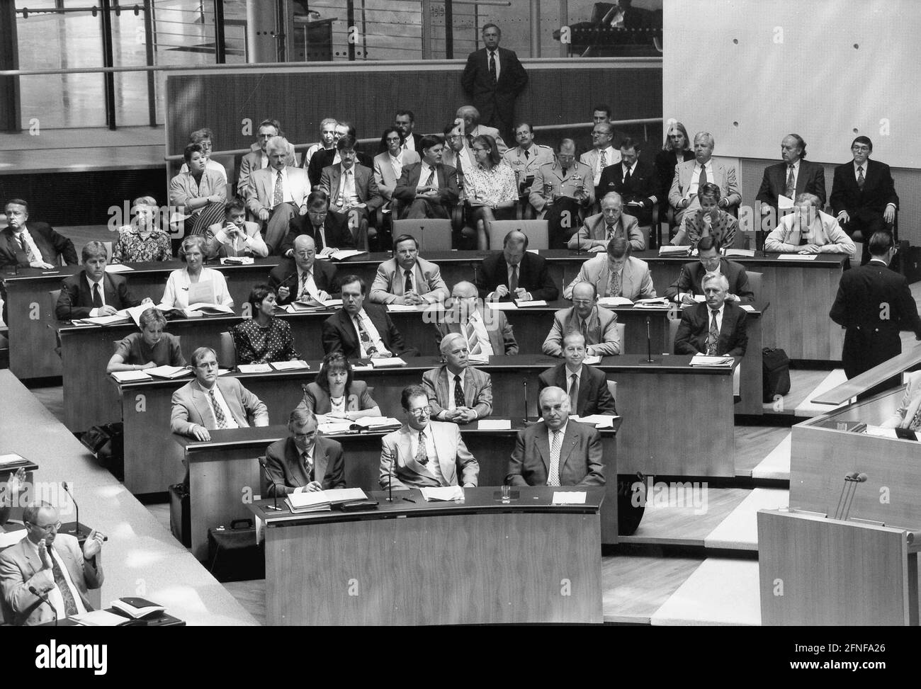Government front and back bench hi-res stock photography and images - Alamy