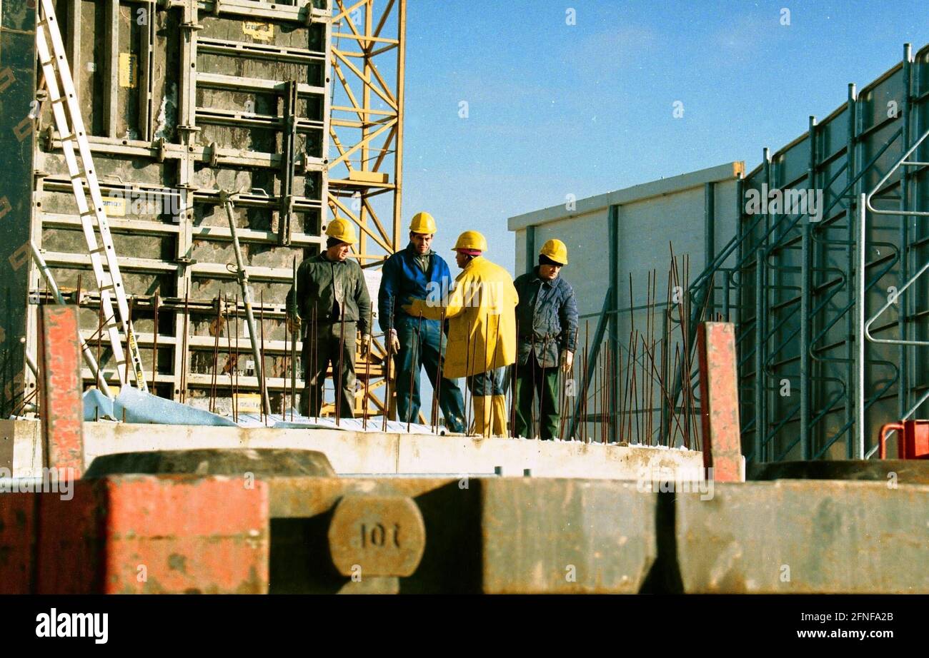 Construction worker on EXPO 2000 construction site in Hannover ...