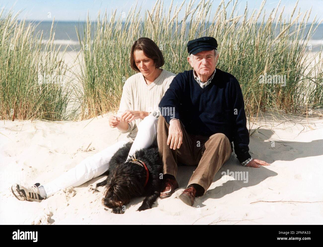 "The newly elected Federal President Johannes Rau (SPD) and his wife ...