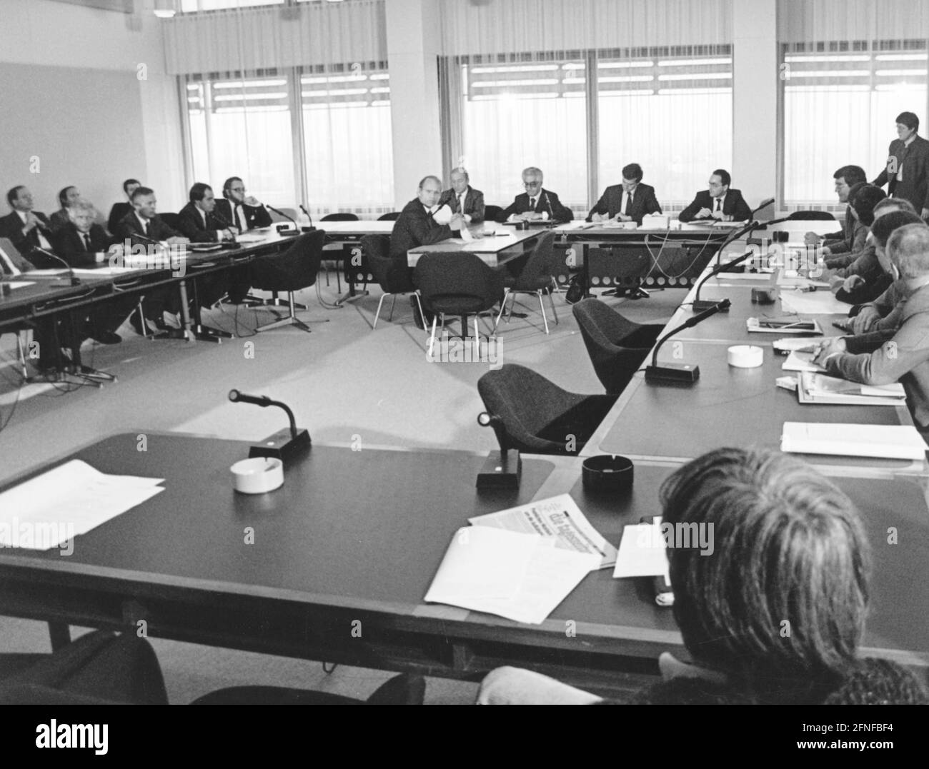 The Espionage Investigation Committee begins its work in Bonn. It is ...
