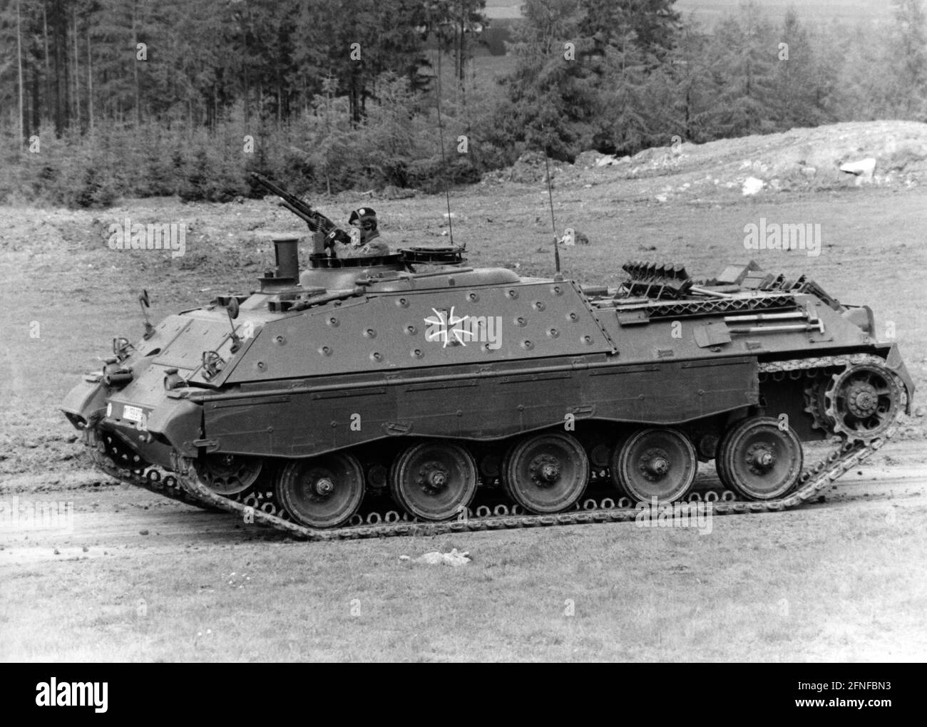 Refitting of the rocket fighter tanks 2 with the weapon system ...