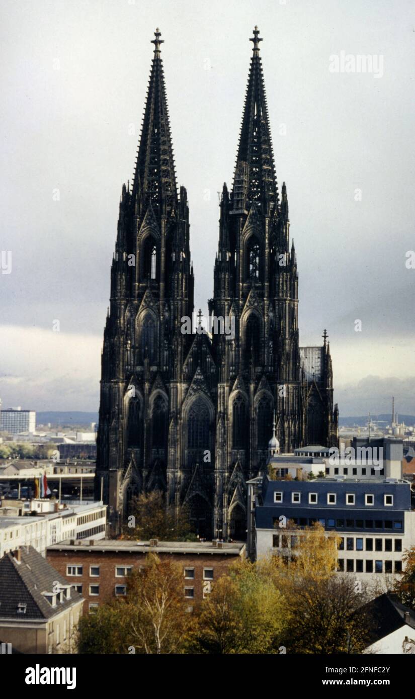 View of the west side of the Cologne Cathedral. [automated translation ...