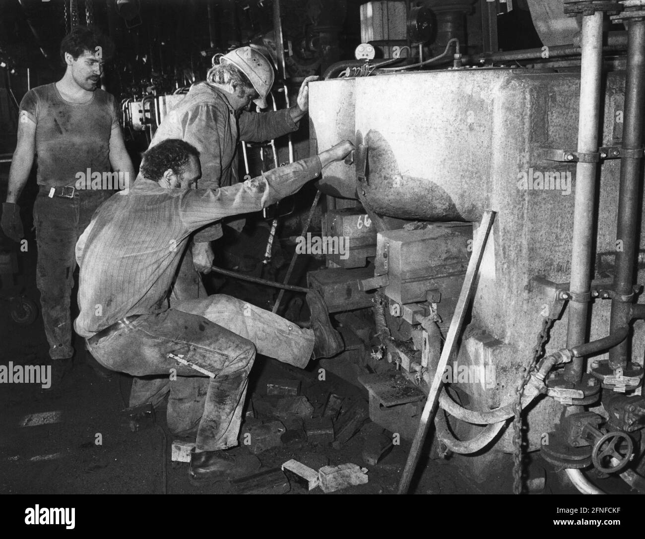 A defective machine is repaired at the Borna briquette factory near ...