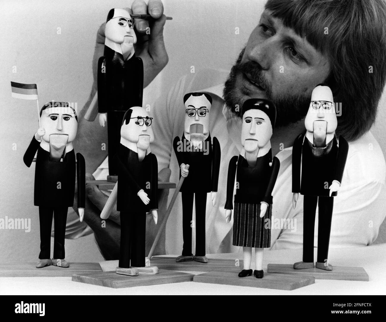 The recreational carver Erich Wolff from Freudenstadt at work on his ...