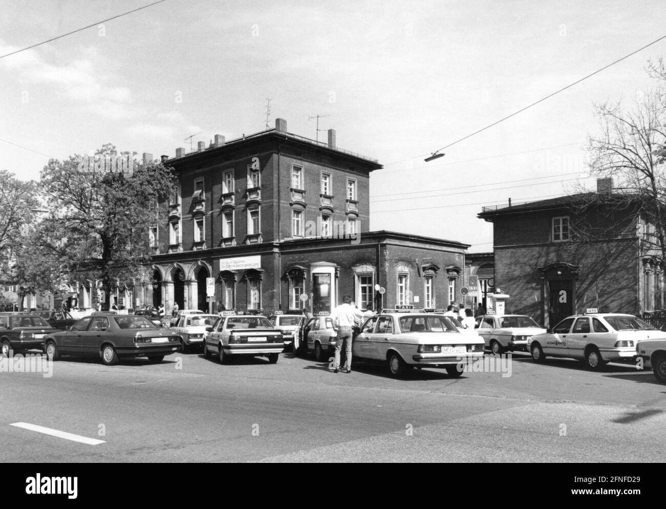 The taxi stand in front of the old Pasing station. Today the rails of ...