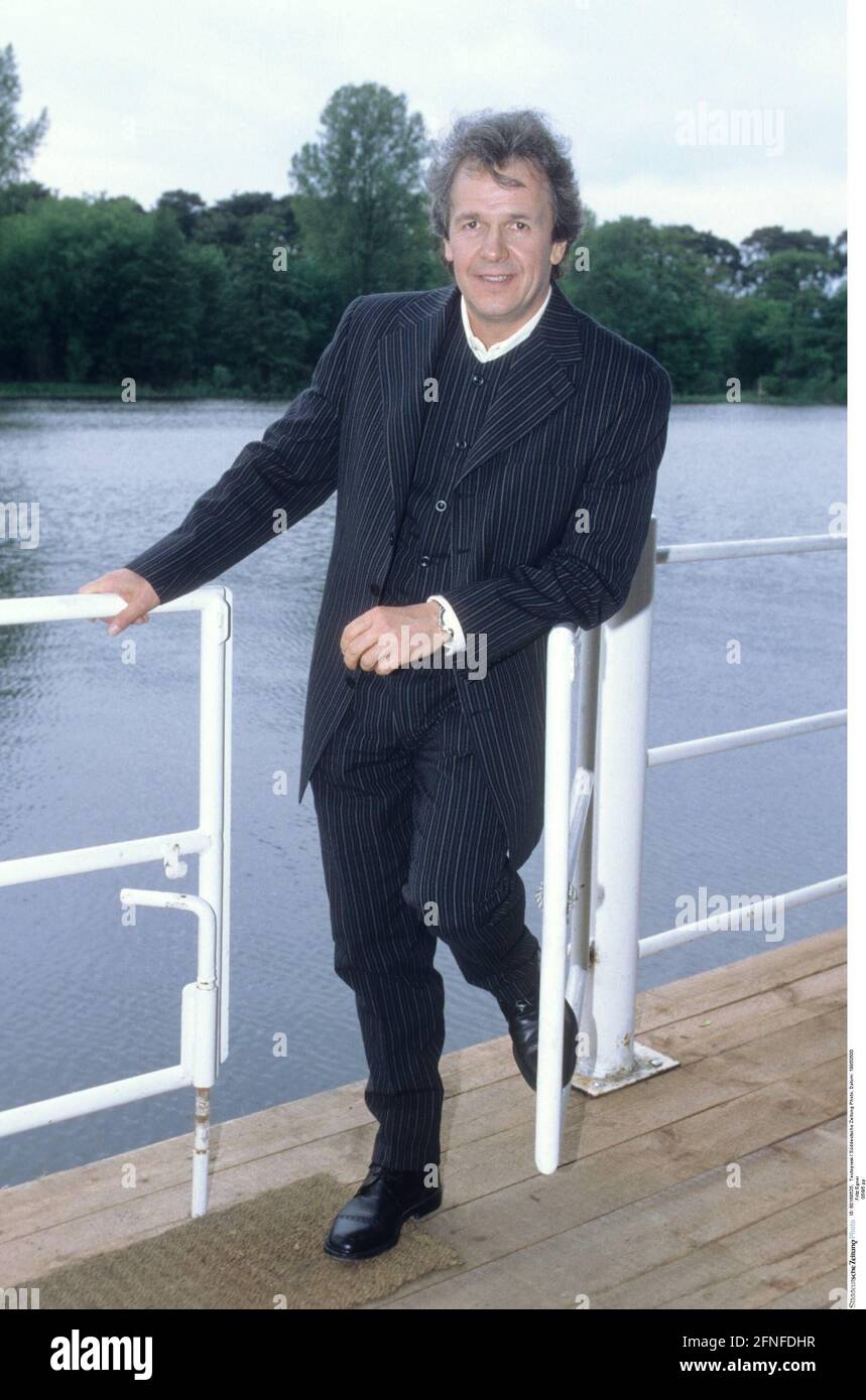 Fritz Egner 05/95 pp man TV television show moderation dark-haired ...