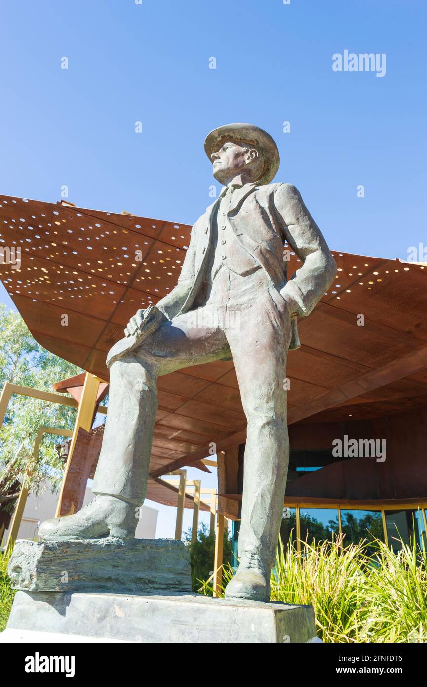 Statue of Andrew Barton 'Banjo' Paterson outside Waltzing Mathilda ...