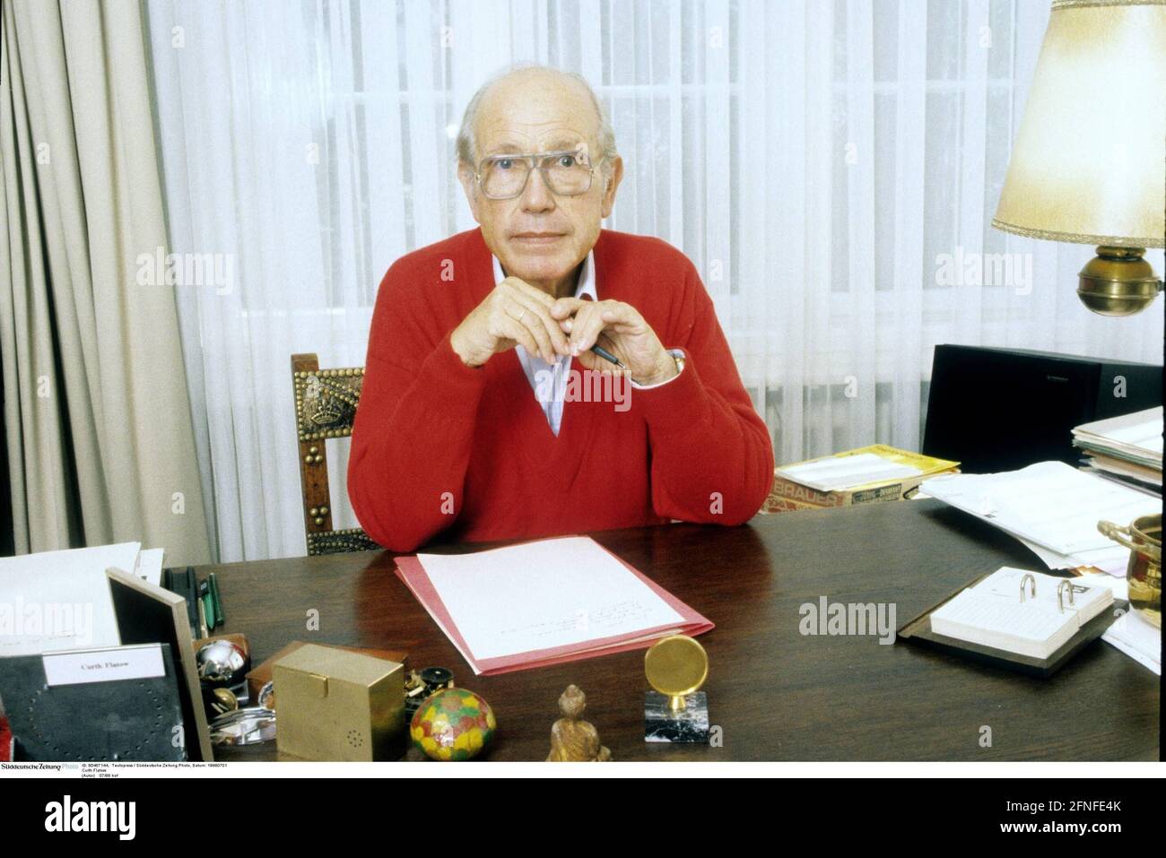 Curth Flatow at his office. [automated translation] Stock Photo - Alamy