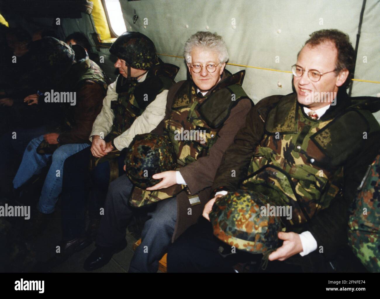 This photo shows Federal Defence Minister Rudolf Scharping (right) on ...