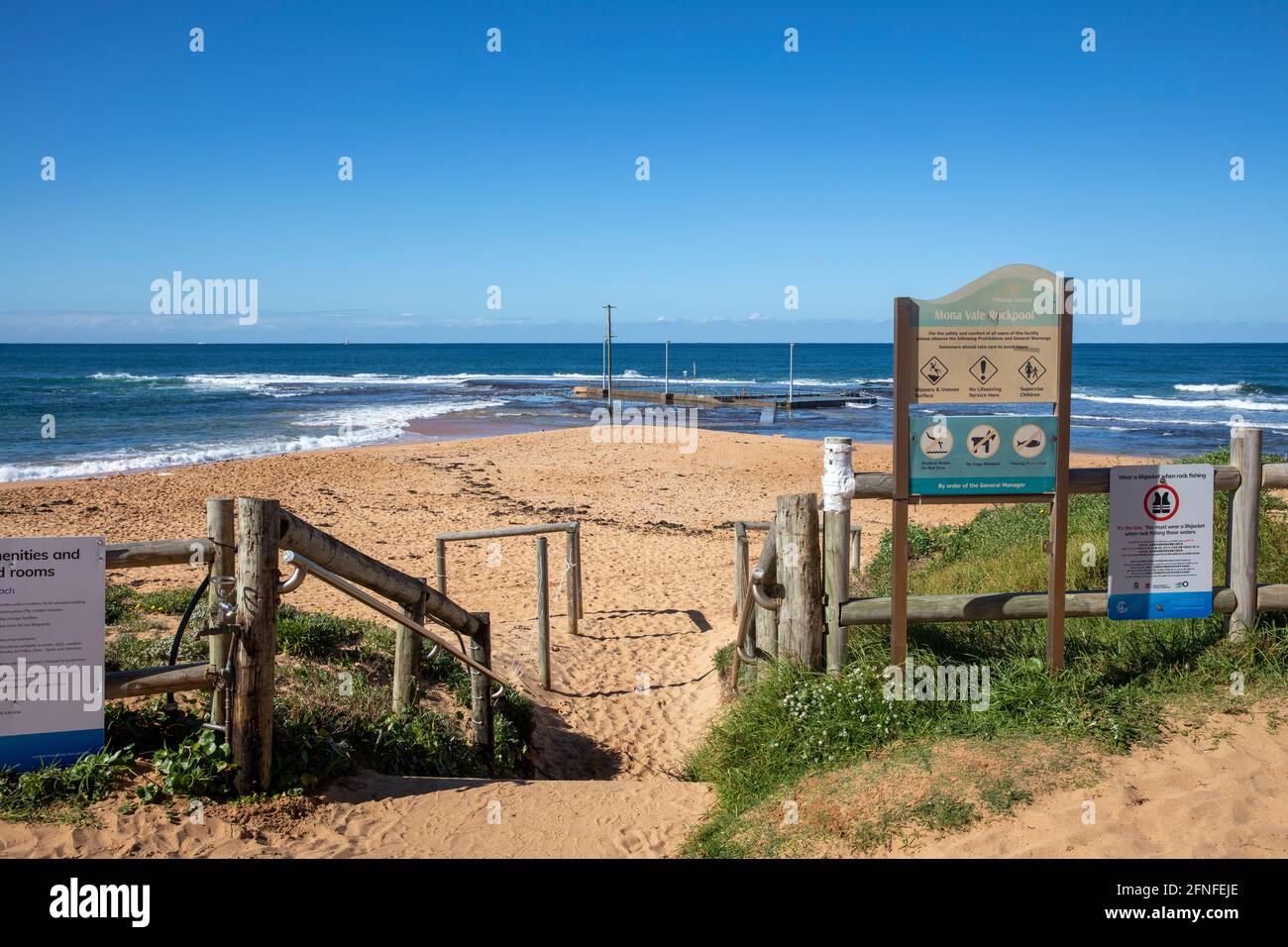 Mona vale rockpool hi-res stock photography and images - Alamy