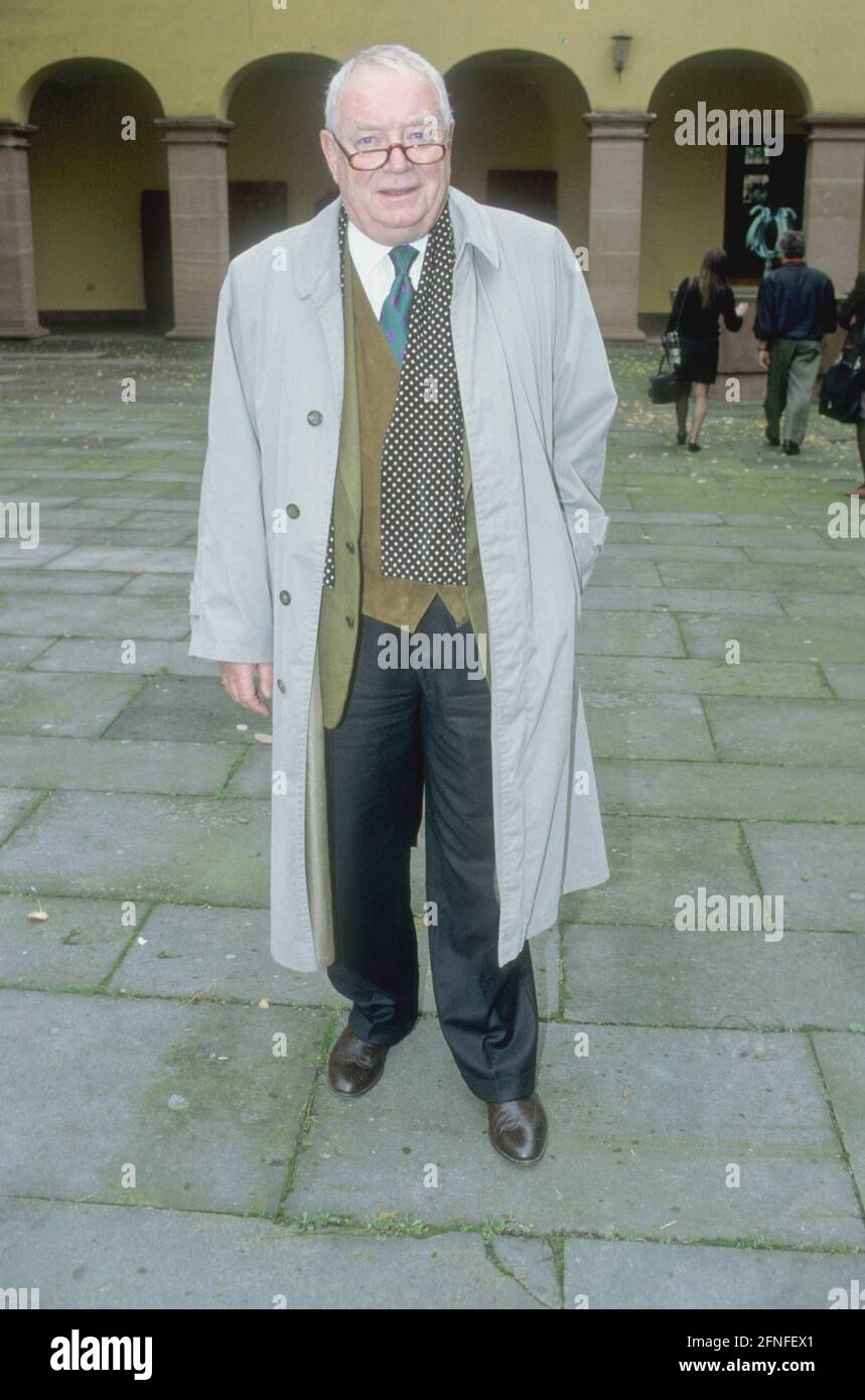 Full body portrait of the journalist Erich Boehme. [automated ...