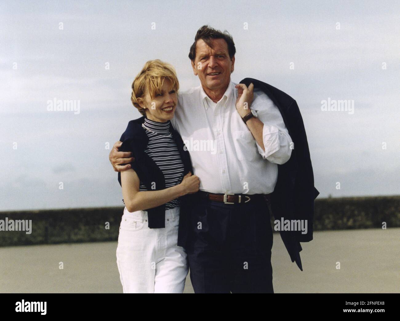 SPD candidate for chancellor Gerhard Schröder with his wife Doris ...