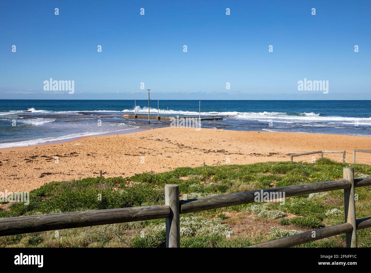 Mona vale rockpool hi-res stock photography and images - Alamy