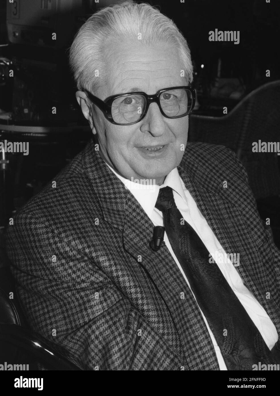 Portrait of the SPD politician Hans-Jochen Vogel from April 1993 ...