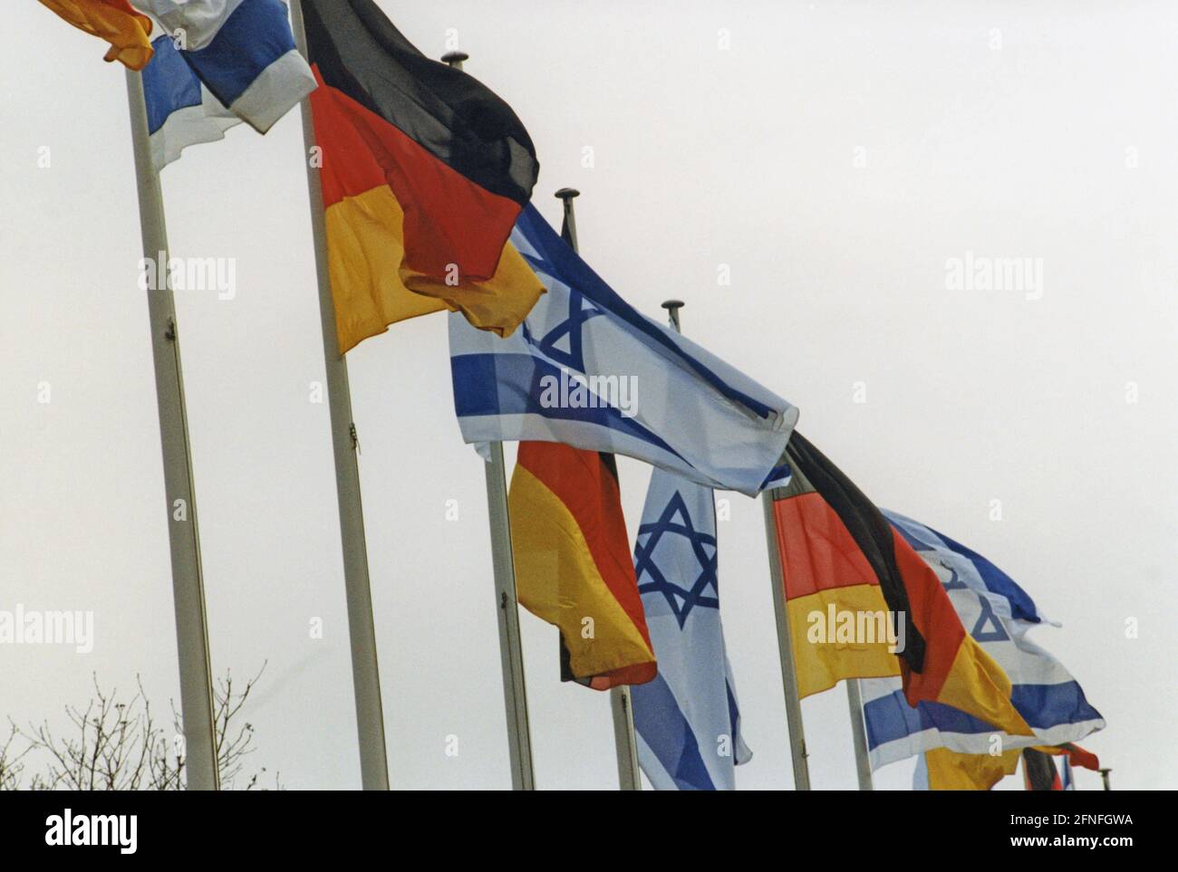 Hoisted flags hi-res stock photography and images - Alamy