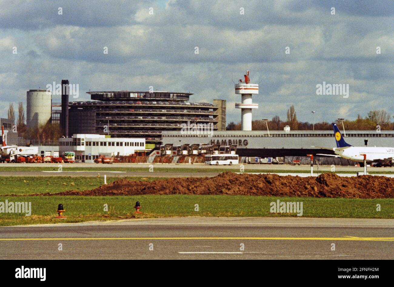 Apron radar hi-res stock photography and images - Alamy