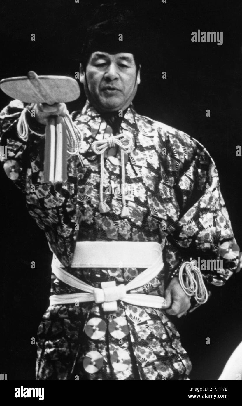 A gyoji, a referee in sumo, just before a match. [automated translation ...