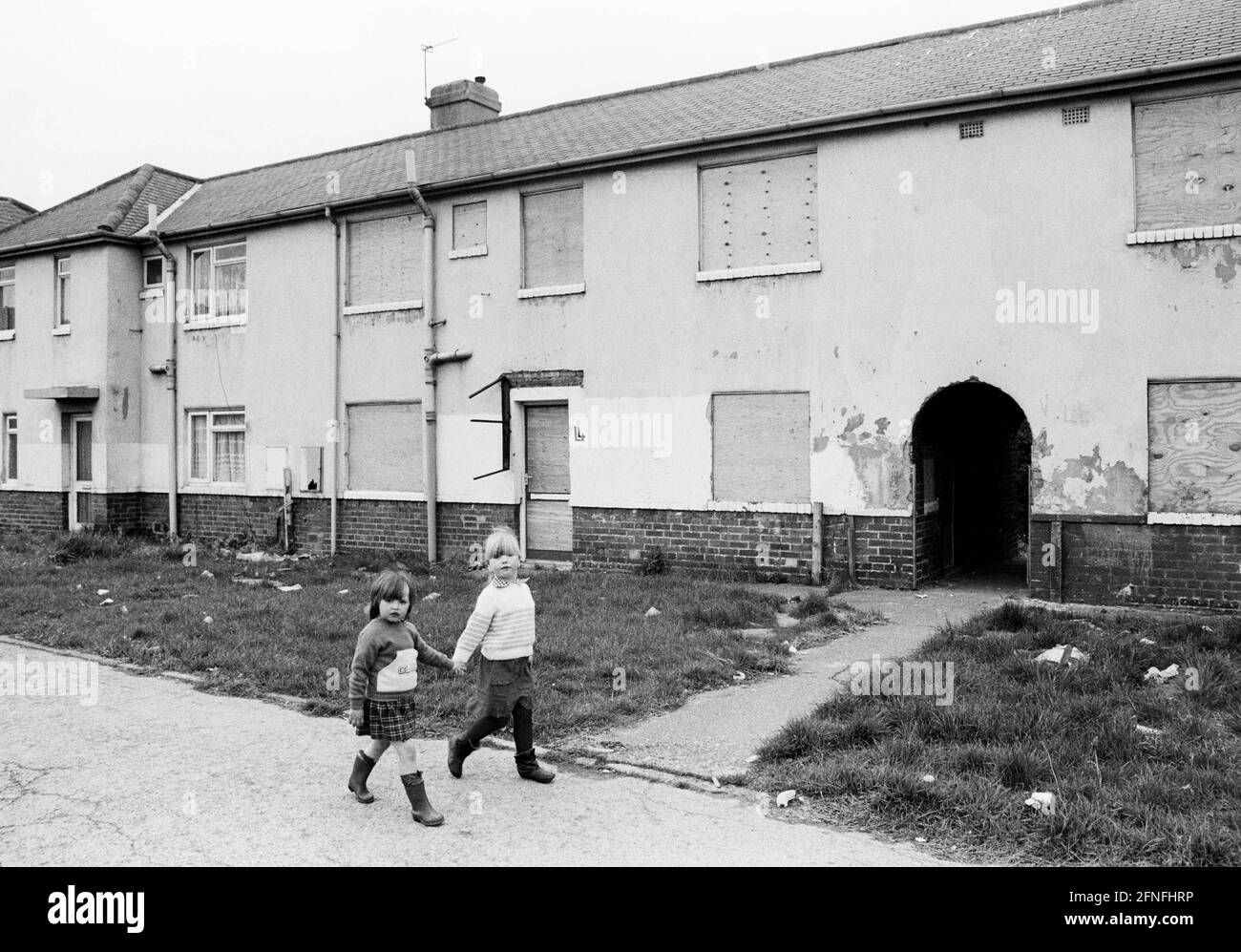 GBR , GREAT BRITAIN / ENGLAND : Children in a demolition site in ...
