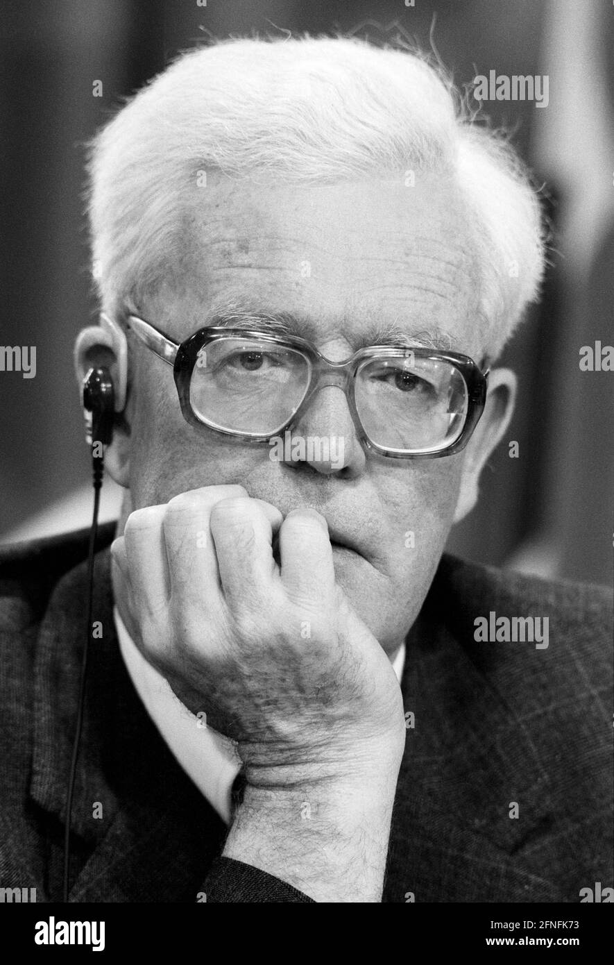 Douglas HURD , Foreign Secretary of the United Kingdom , May 1995 ...