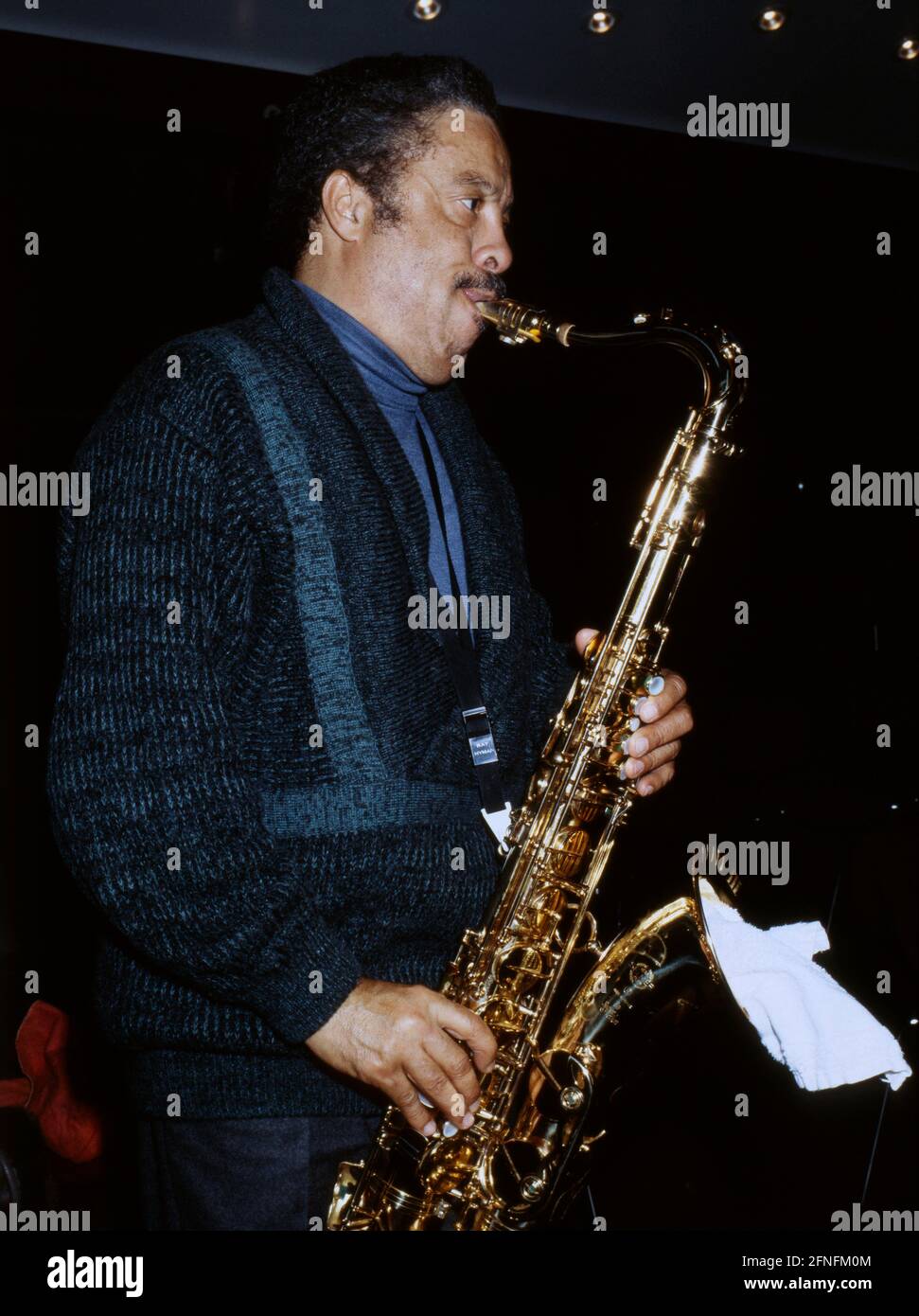 Tenor saxophone player hi-res stock photography and images - Alamy