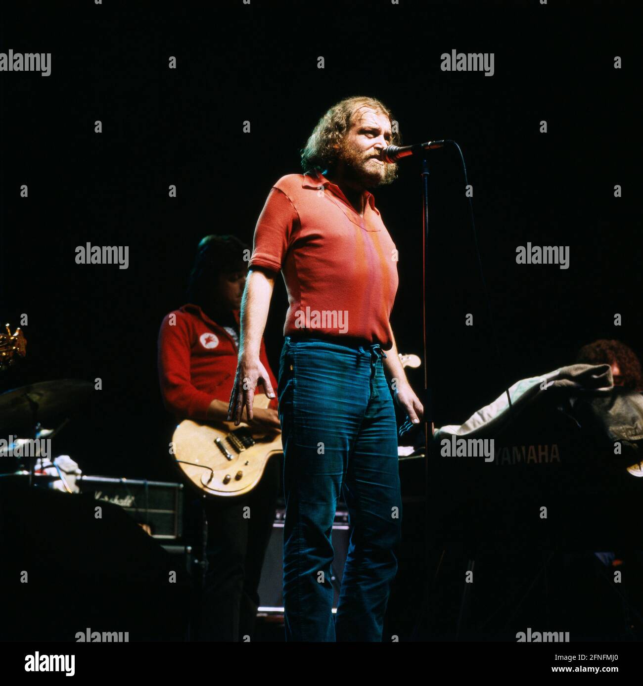 Joe Cocker, britischer Rock und Blues Sänger, bei einem Auftritt, circa ...