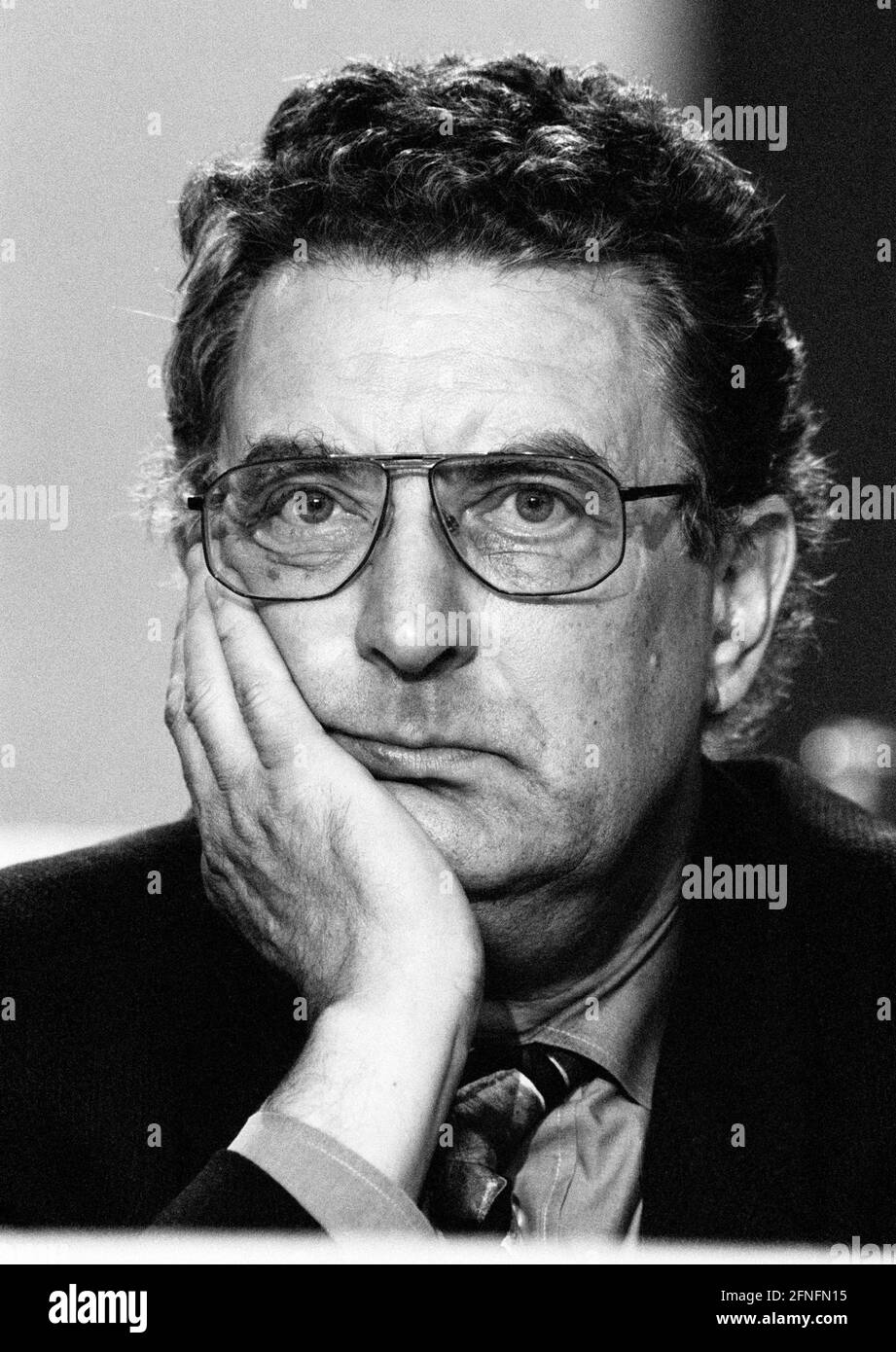 June 1995 Black and White Stock Photos & Images - Alamy