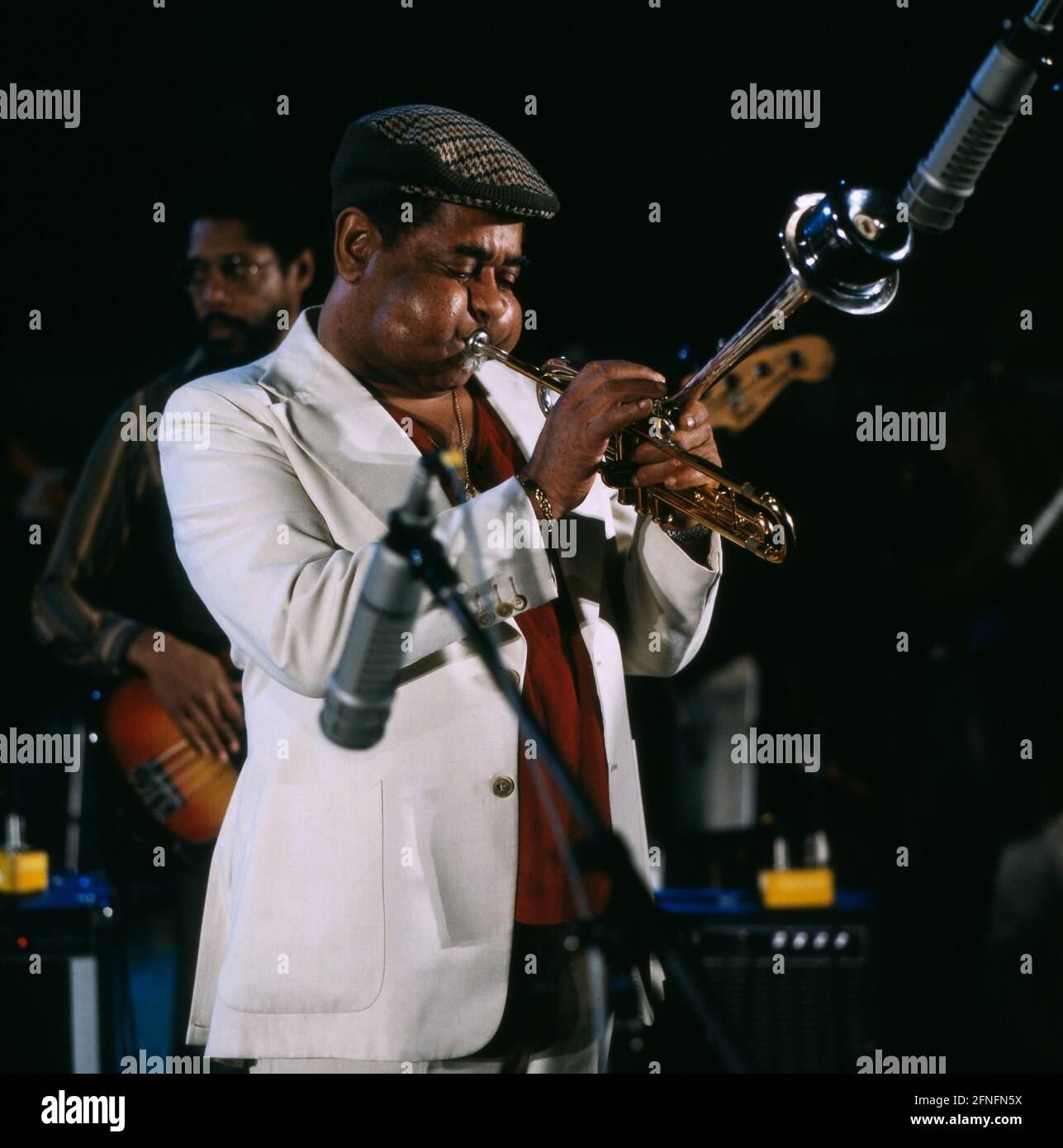 Dizzy gillespie 1970s hi-res stock photography and images - Alamy