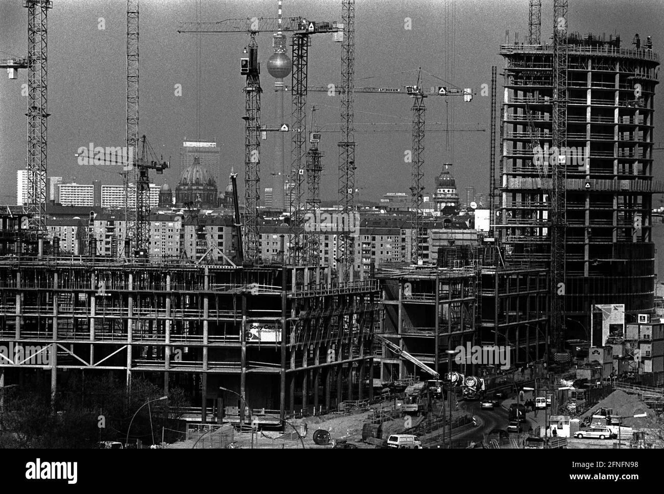 1998 construction Black and White Stock Photos & Images - Alamy