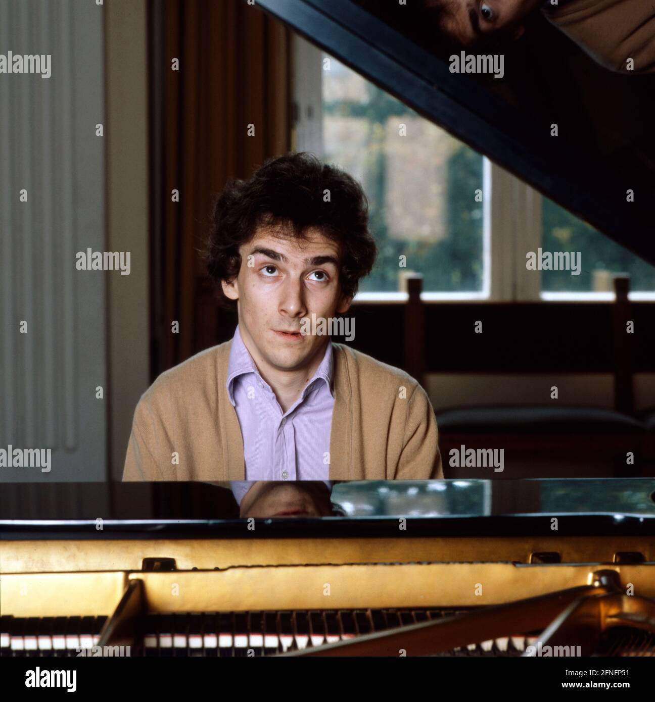 Menuhin sohn hi-res stock photography and images - Alamy