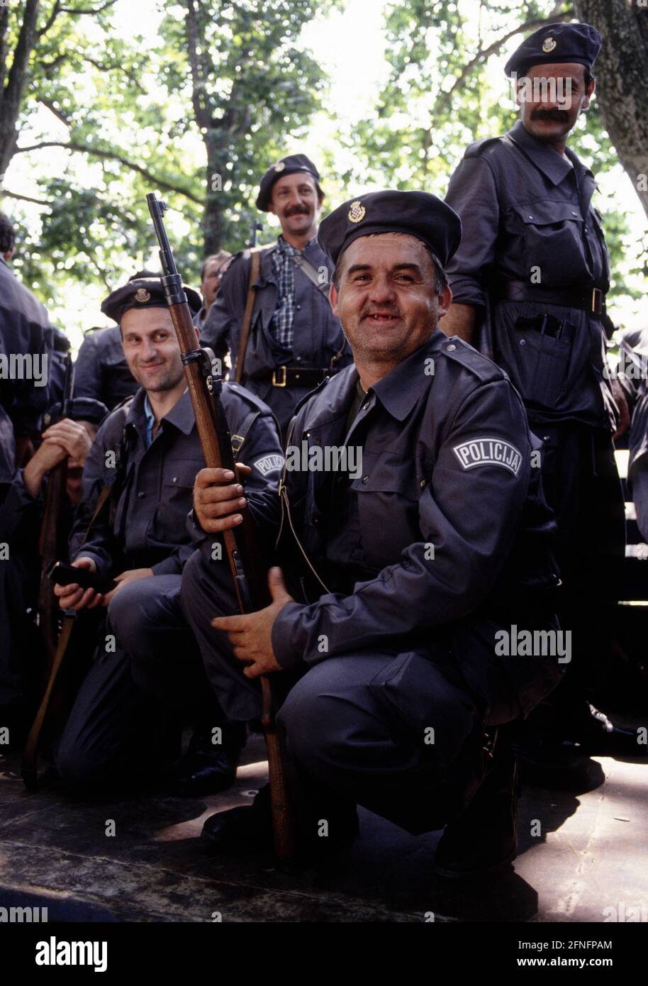YUGOSLAVIA : Civil war in Croatia : Croatian police / militia troups in ...