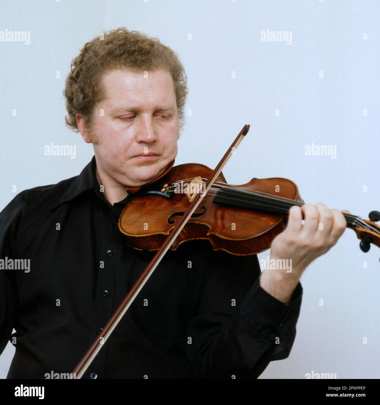 Russian classical violinist hi-res stock photography and images - Alamy