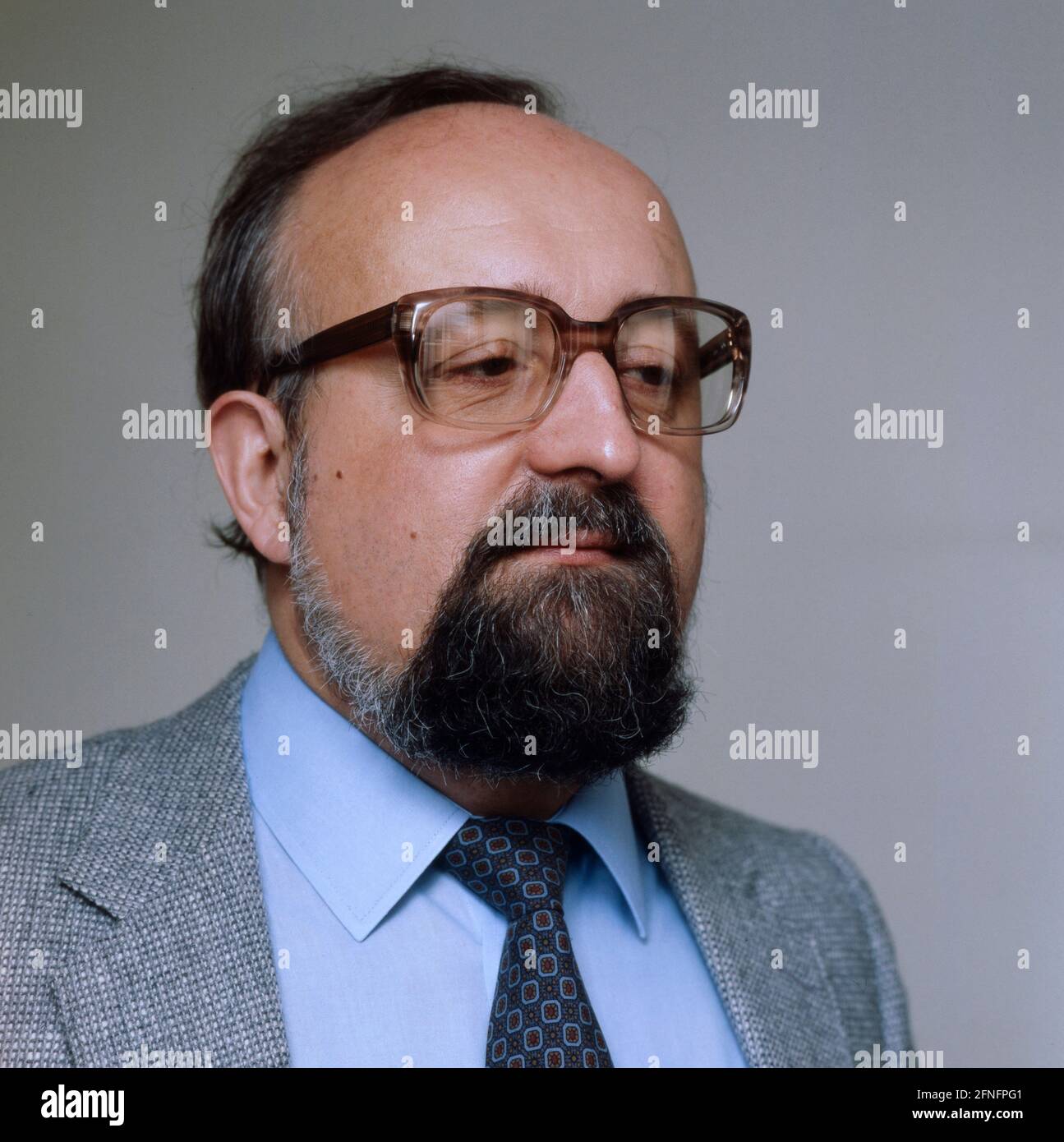 Serially hi-res stock photography and images - Alamy