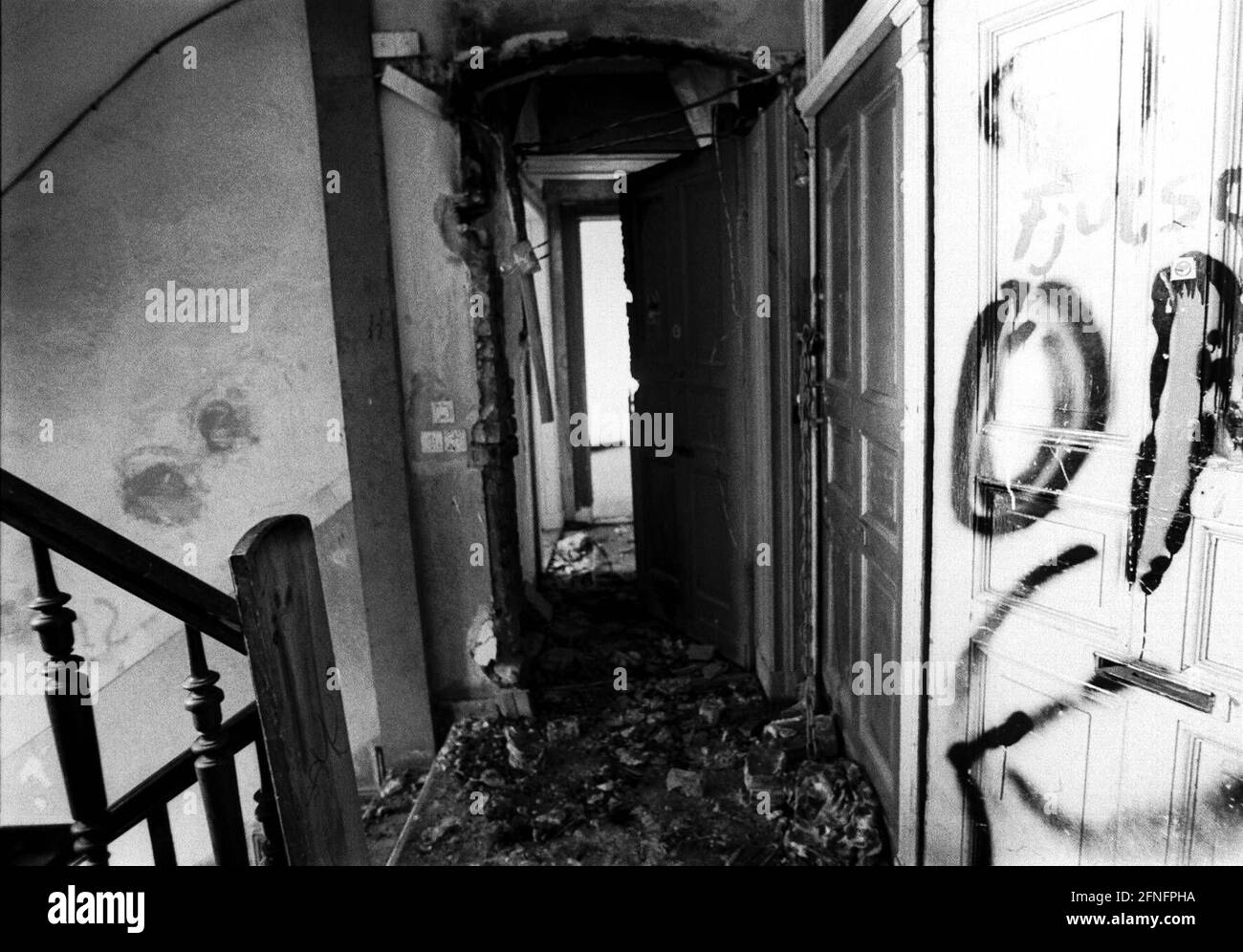 Germany, Berlin, 27.04.1998, arson attack (explosives ?), in the rear ...