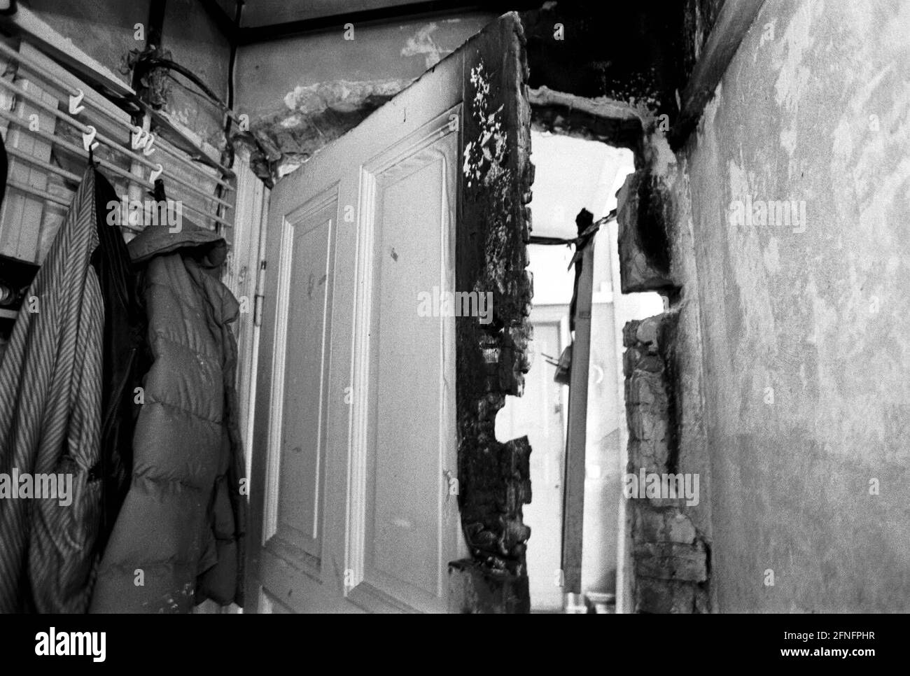 Germany, Berlin, 27.04.1998, arson attack (explosives ?), in the rear ...