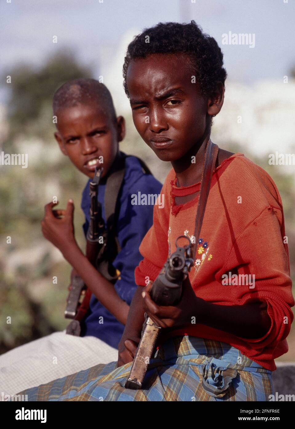 SOM , SOMALIA : Two child soldiers with a G3 assault rifle in Mogadishu ...