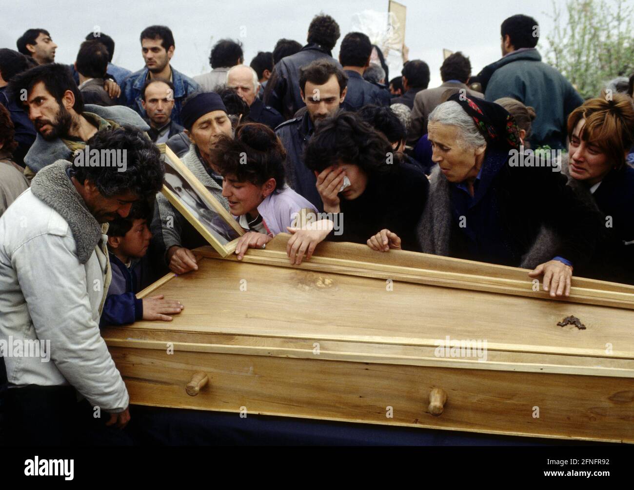 ARM , ARMENIA : An Armenian soldier killed in Nagorno-Karabakh is ...