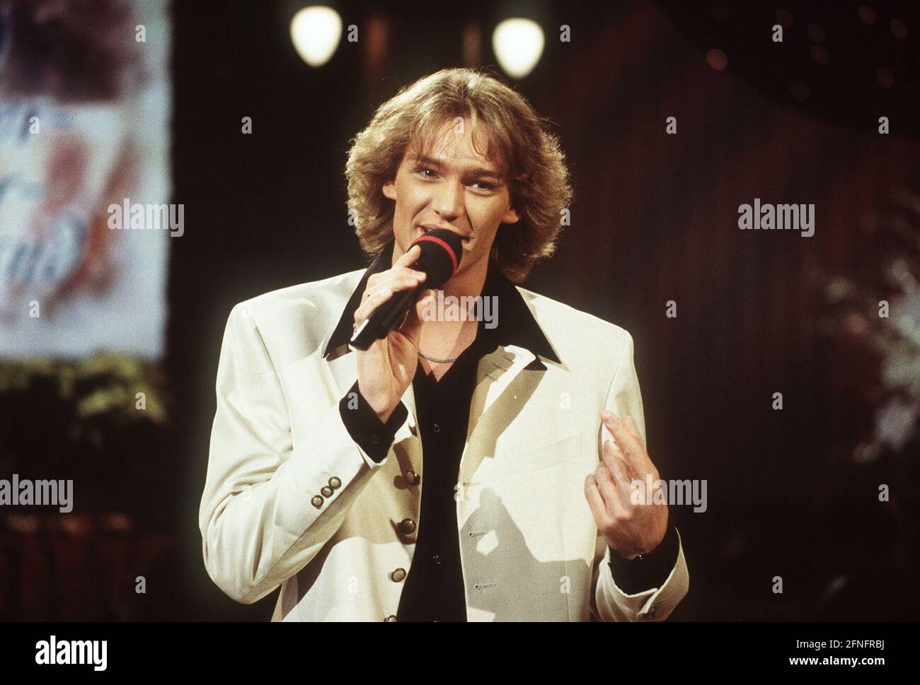 Oliver Thomas, deutscher Schlagersänger, bei einem TV-Auftritt circa ...