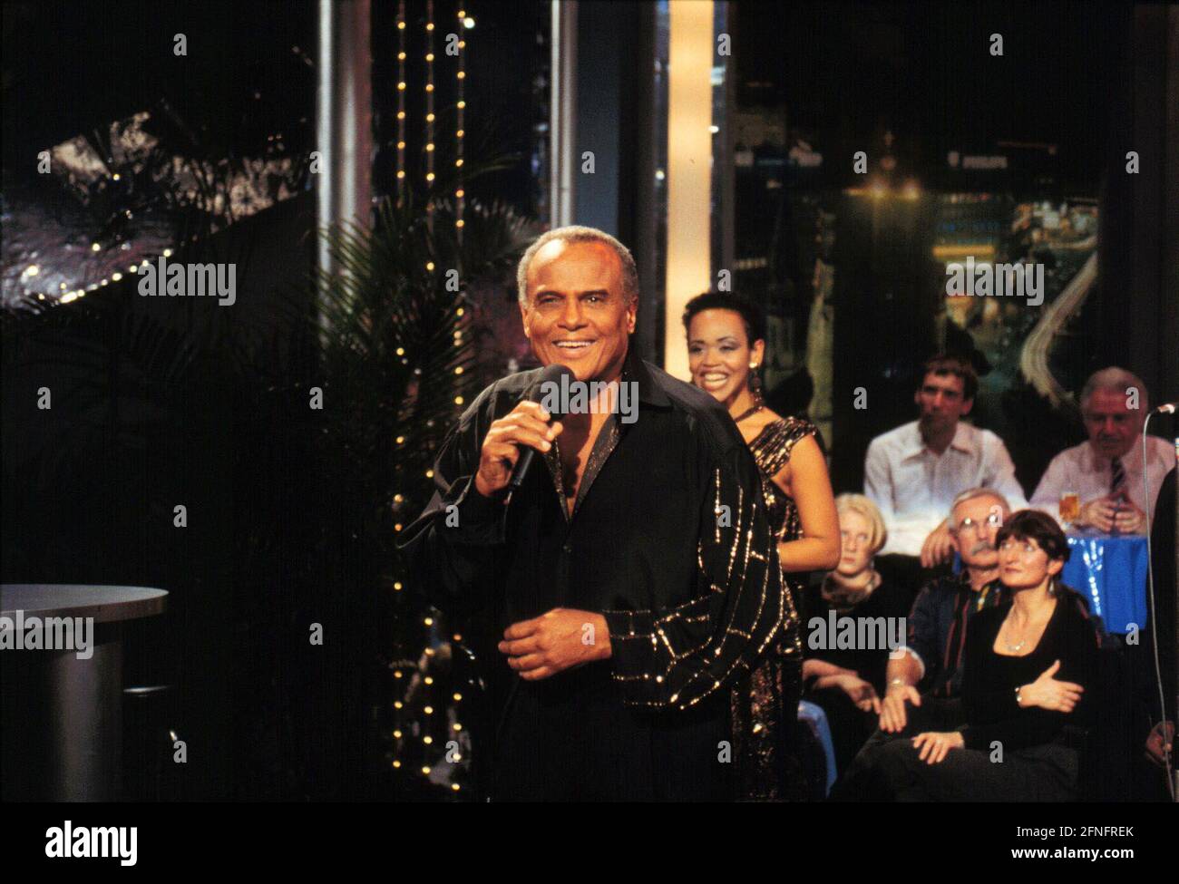 Harry Belafonte, amerikanischer Sänger, Entertainer und Schauspieler, bei einem TV-Auftritt ...