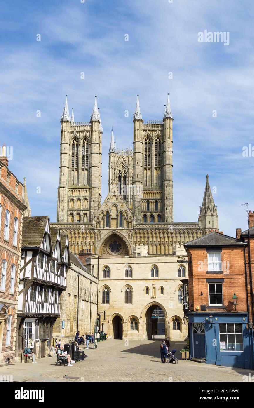 Leigh pemberton house tudor building hi-res stock photography and ...