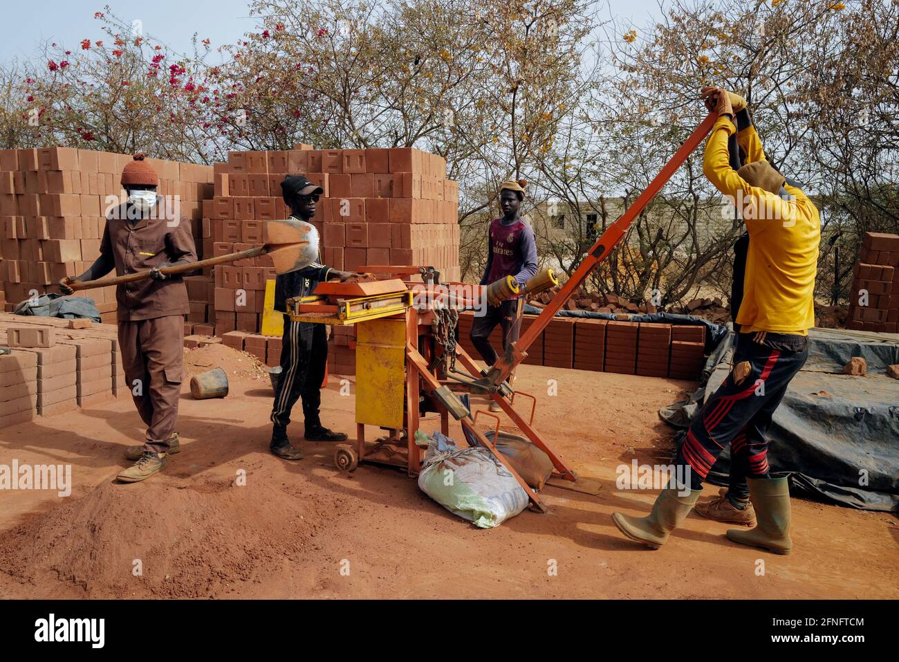 Senegal factory hi-res stock photography and images - Alamy