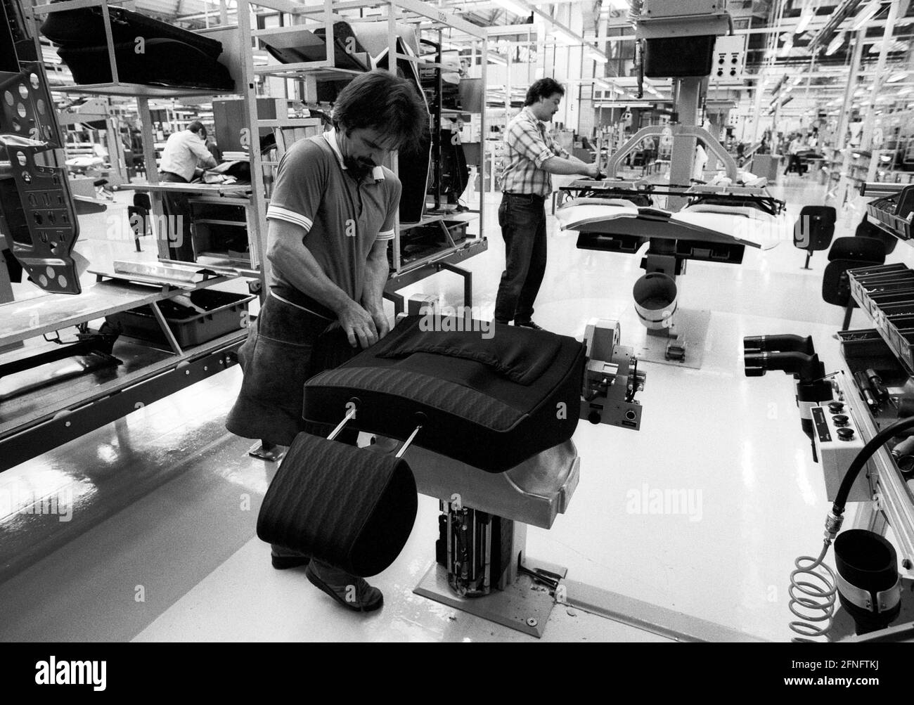 DEU , DEUTSCHLAND : Production of the Mercedes-Benz S-Class at the ...